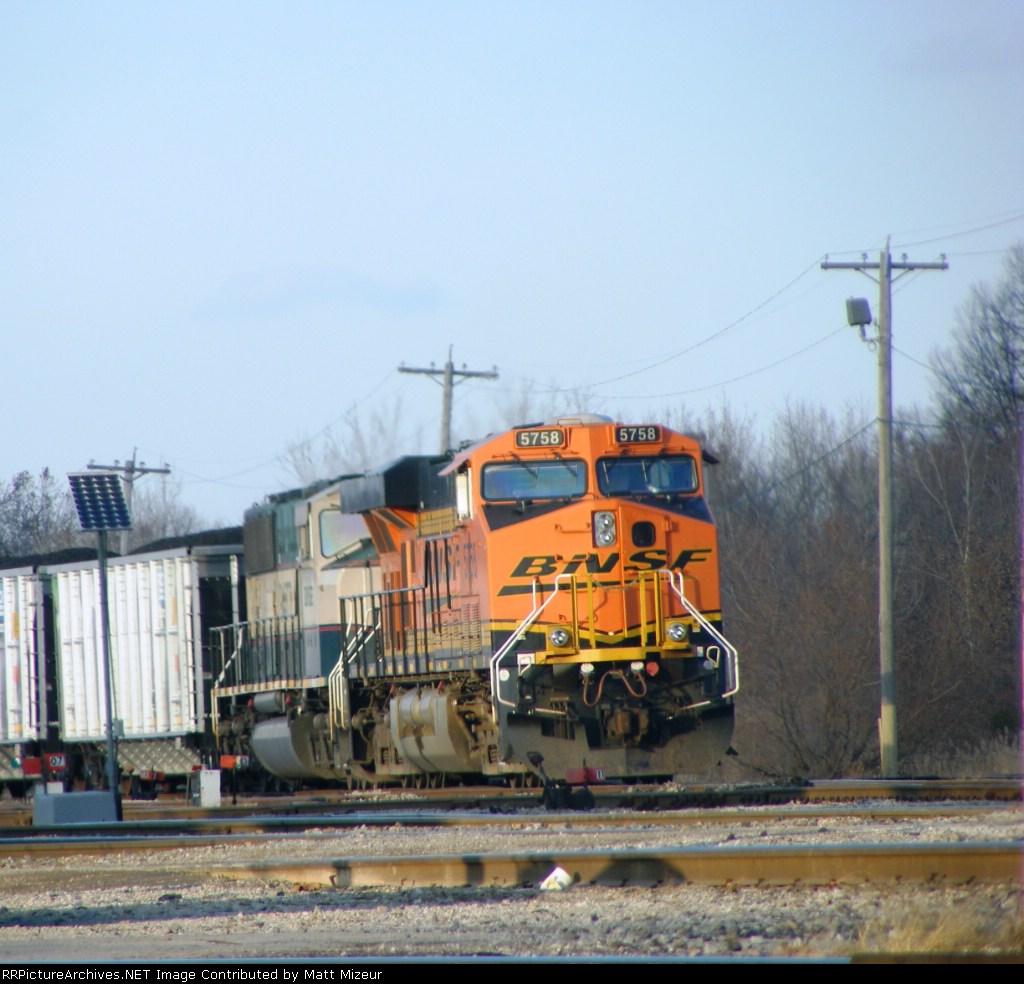 BNSF 5758
